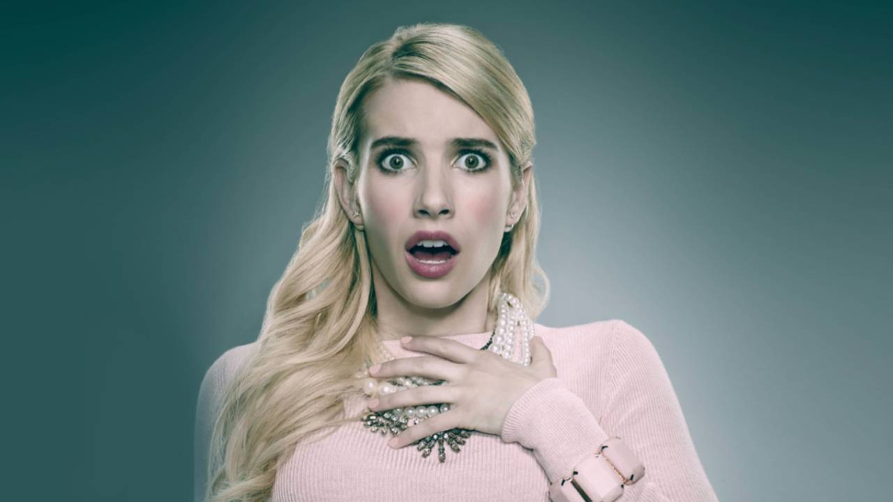 Emma Roberts accusée de transphobie par une actrice d'American Horror ...