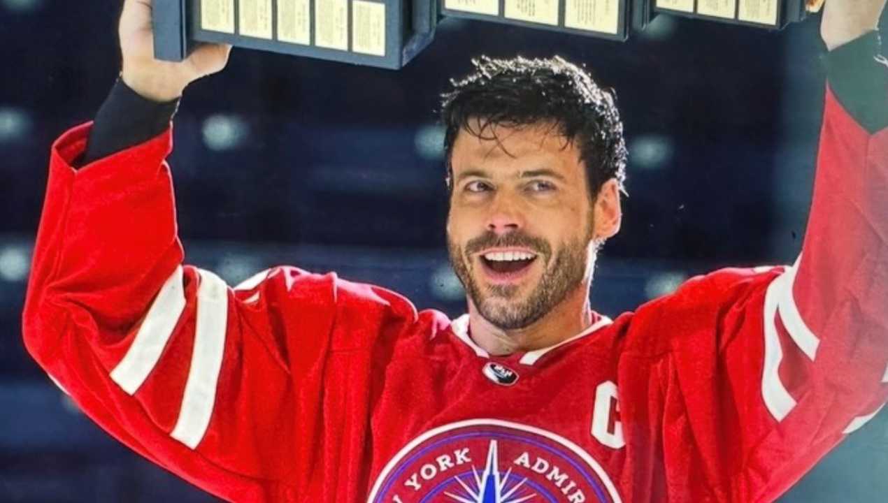 François Arnaud sur Heated Rivalry 2 : "Scott et Kip ? J'aimerais bien ...
